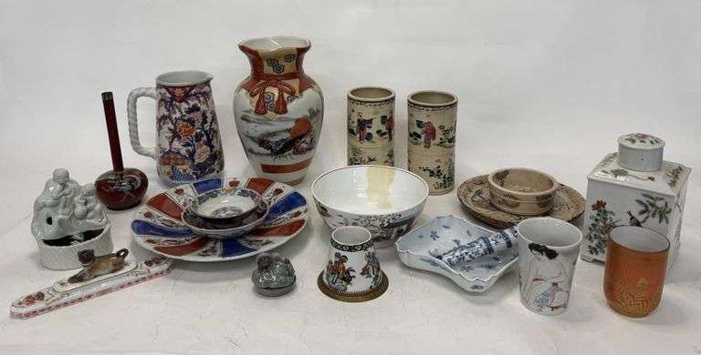 GROUP OF ASIAN CERAMIC ITEMS. - Auction Ohio
