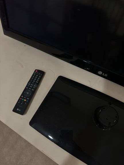 LG flatscreen tv - Auction Ohio