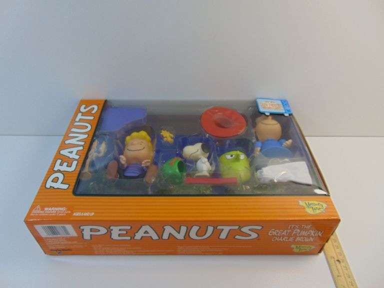 New 2002 Memory Lane Peanuts "It's The Great Pumpkin Charlie Brown ...