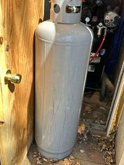 Two Large Propane Tanks - Auction Ohio