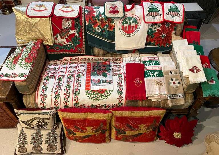 Christmas Soft Goods - Auction Ohio