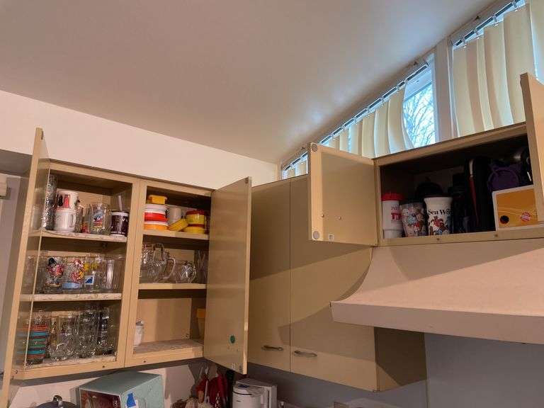 Character Glasses, Pyrex & To-Go Cups - Auction Ohio