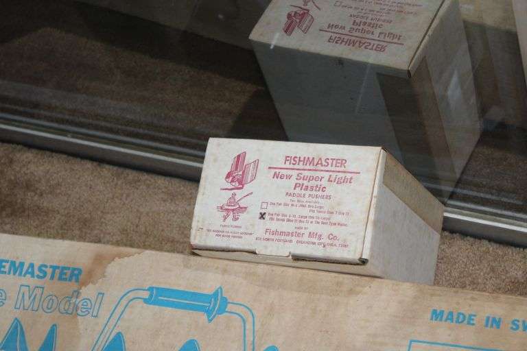 Ice Fishing Accessories - Auction Ohio