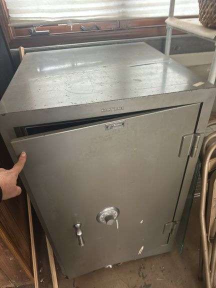 Large Shaw Walker, safe – vintage - Auction Ohio