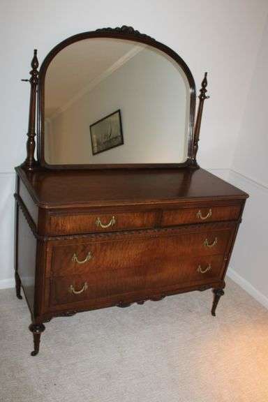 Antique Dresser & Mirror Set - Auction Ohio