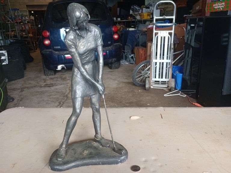 1975 Austin productions 17" female golfer statue - Auction Ohio