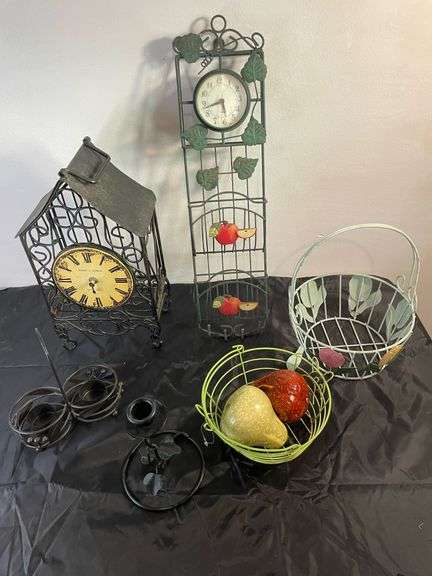 Assorted vintage wire decor - Auction Ohio