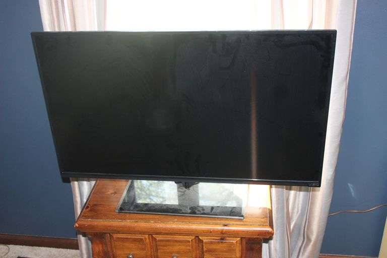 Vizio 39" Television - Auction Ohio