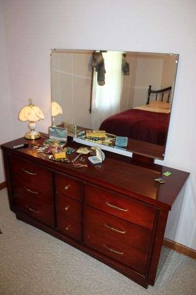 MCM Dresser & Mirror Set - Auction Ohio