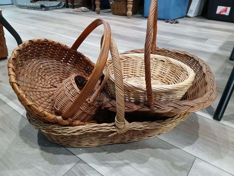 More Baskets - Auction Ohio