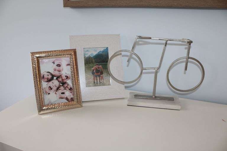 Photo Frames & Bike Decor - Auction Ohio
