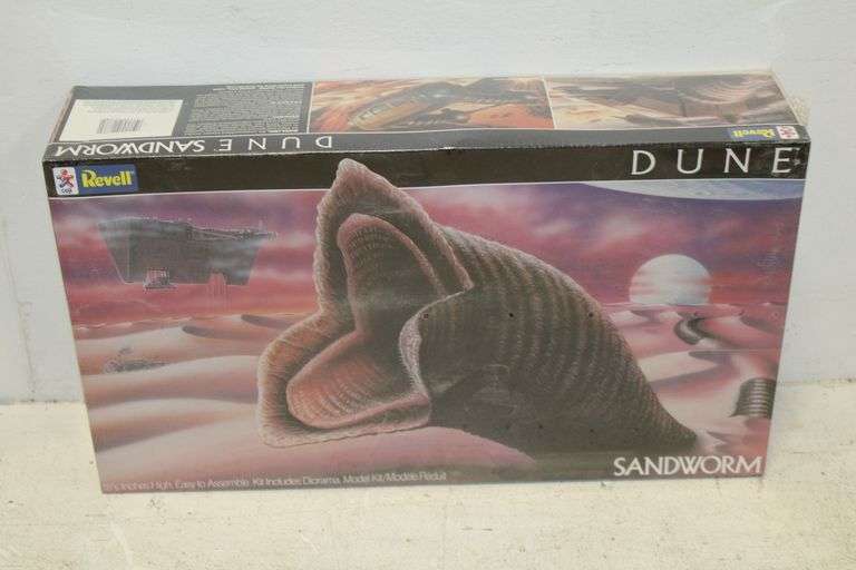 Revell Dune Sand Worm - Auction Ohio