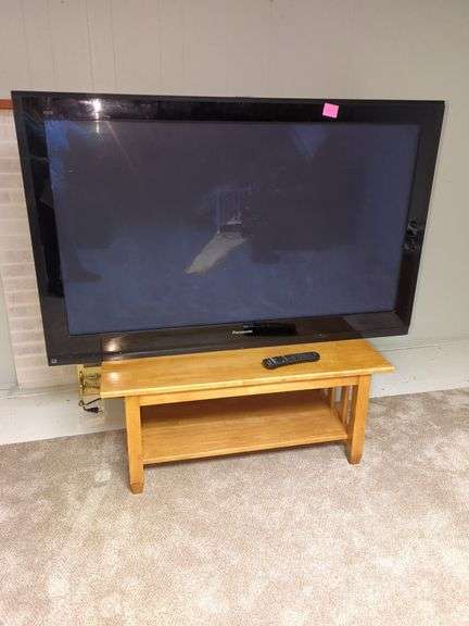 Panasonic TV and Small Side Table - Auction Ohio
