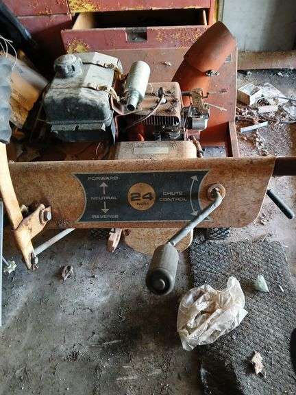 old snow blower condition unknown - Auction Ohio