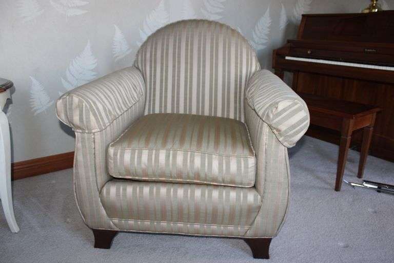 Ethan Allen Arm Chair - Auction Ohio