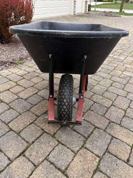 Heavy-Duty Poly Wheelbarrow - Auction Ohio