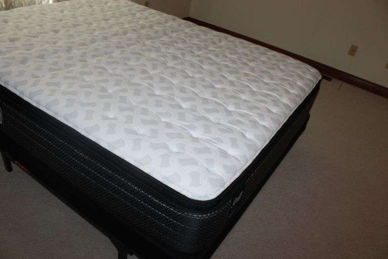 Queen Mattress & Box Spring - Auction Ohio