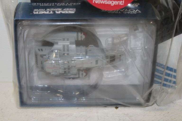 Star Trek U.S.S. Vengeance Model - Auction Ohio