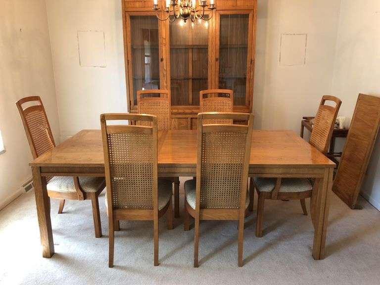 Vintage Stanley Dining Table & Chairs - Auction Ohio