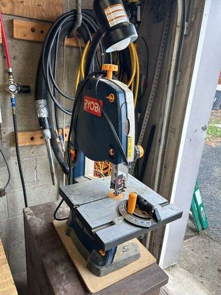 Ryobi BS902 9" Band Saw with Light - Auction Ohio