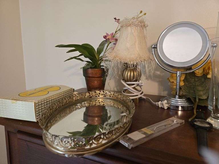 Assorted home decor - Auction Ohio