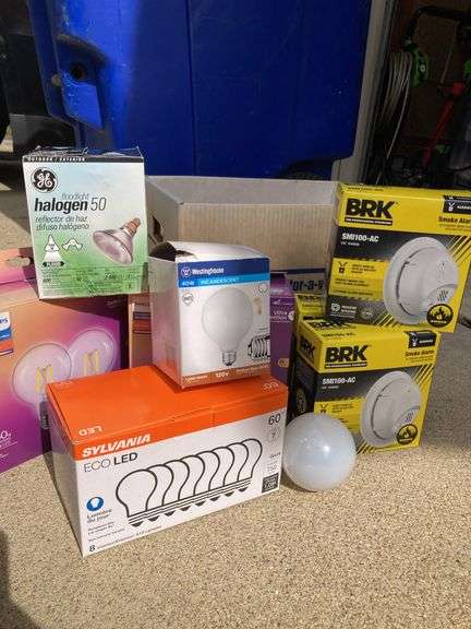 Light Bulbs And Smoke Alarms - Auction Ohio