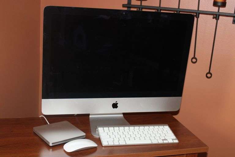 Apple Desktop Computer - Auction Ohio