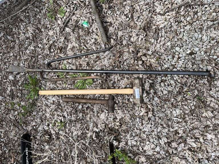 Spud Bar, Crow Bars & Hammer - Auction Ohio