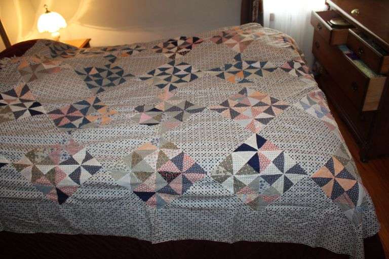 Vintage Calico Quilt - Auction Ohio
