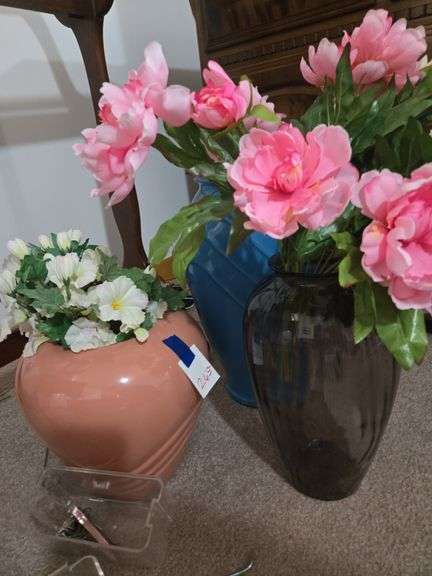 Assorted large flower vases - Auction Ohio
