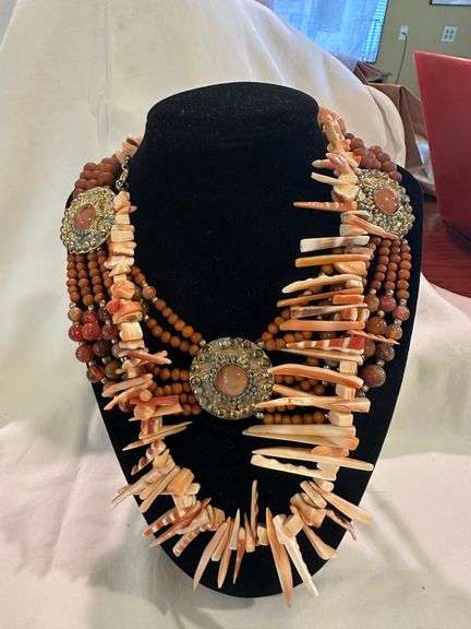 Statement necklaces - Auction Ohio