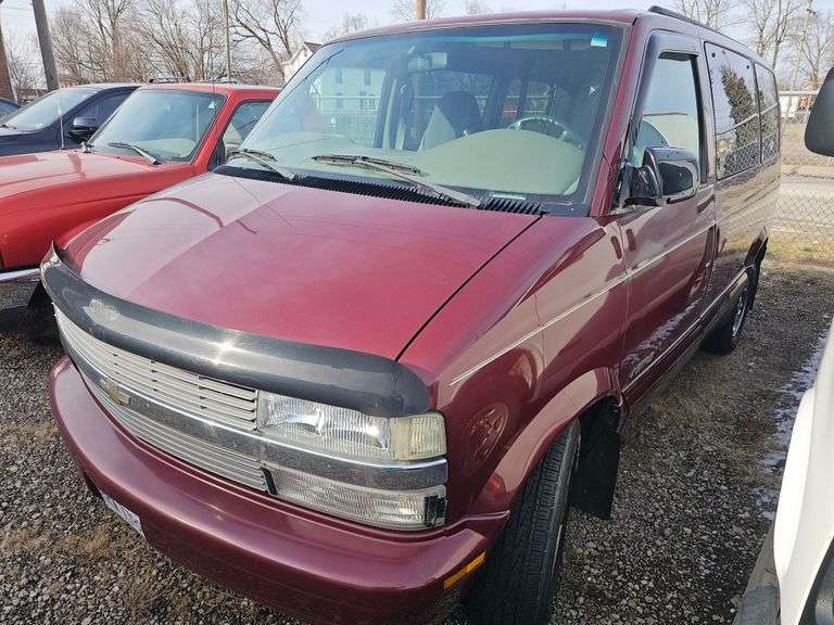 LOW milage! - Astro Mini Van -2002 (burgandy) - Auction Ohio