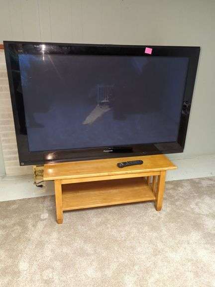 Panasonic TV and Small Side Table - Auction Ohio