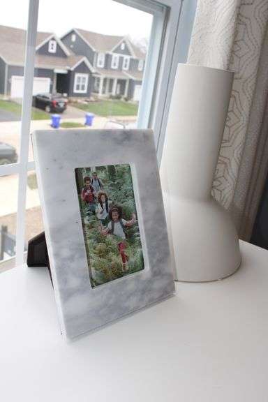 Photo Frame & Vase - Auction Ohio