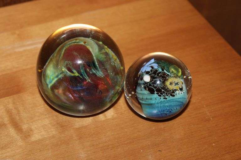 Art Glass Paperweights - Auction Ohio