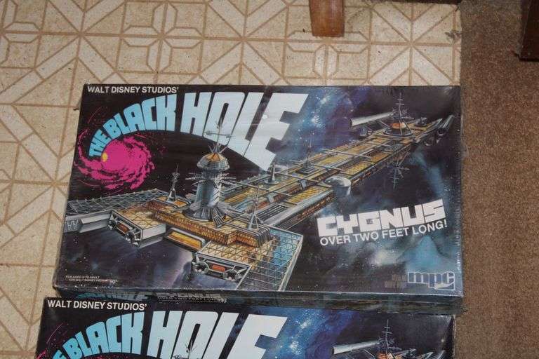 The Black Hole Cygnus Model Kits - Auction Ohio