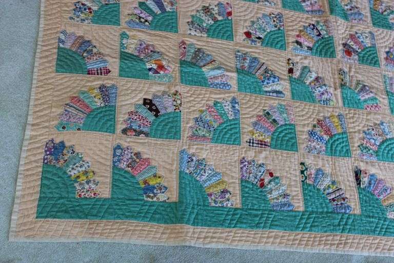 Calico Quilt - Auction Ohio