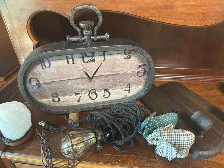 Primitive, country decor - Auction Ohio