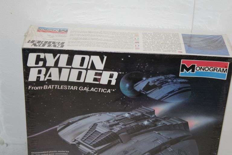 Battlestar Galactica Cylon Raider - Auction Ohio