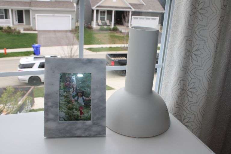 Photo Frame & Vase - Auction Ohio