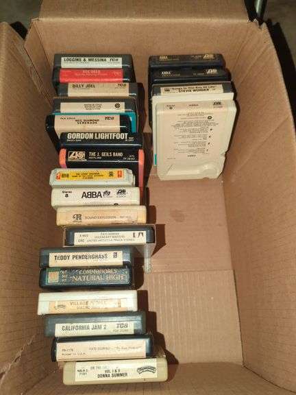 box of 8 tracks - Auction Ohio