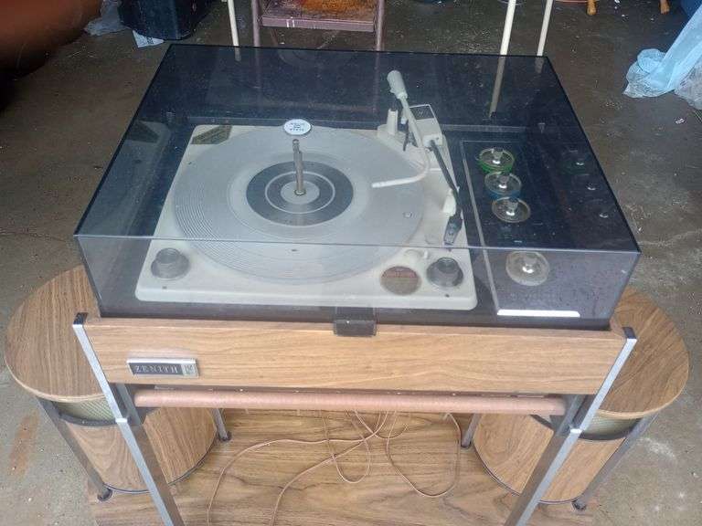 1965 Zenith circle of sound space age stereo with stand - Auction Ohio