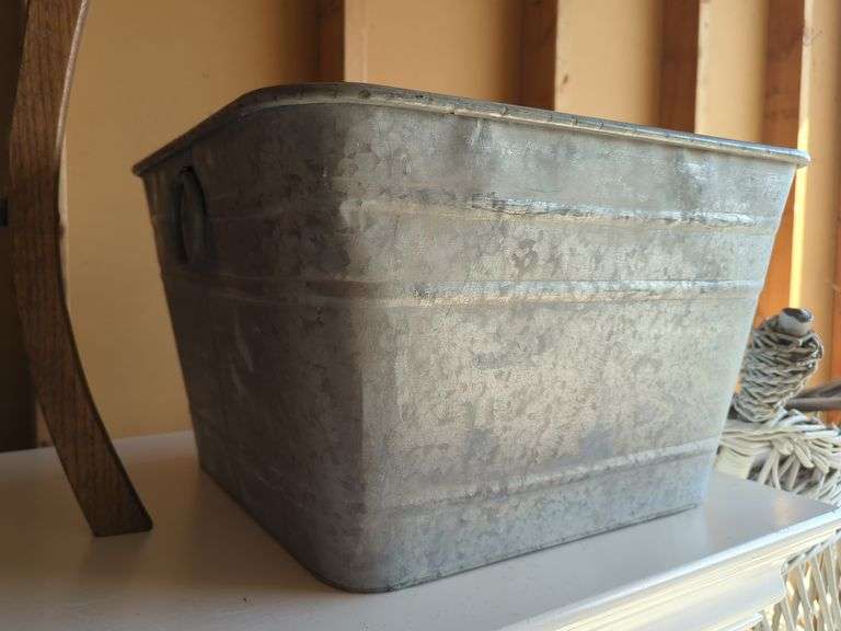 large tin bucket - Auction Ohio