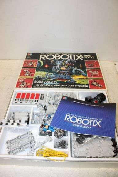 Milton Bradley Robotix Kit - Auction Ohio