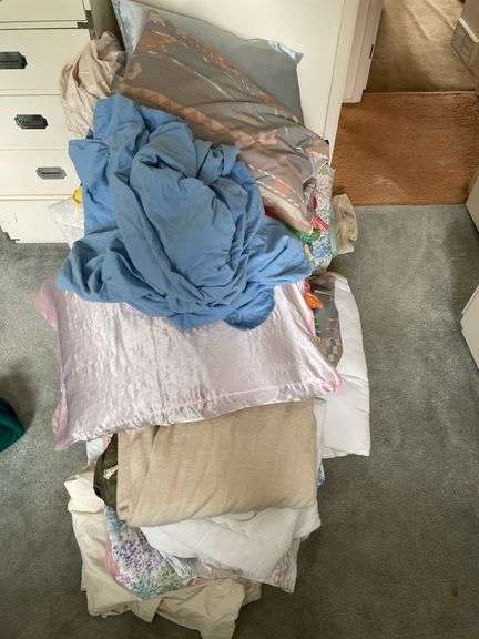 Blankets & More - Auction Ohio
