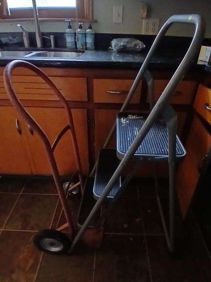 Step Stool - Auction Ohio