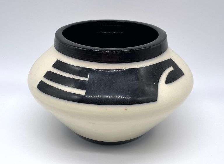 Vintage Native American Signed Pottery - Auction Ohio