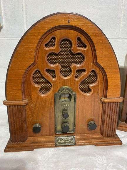 Vintage Radio Replicas - Thomas Collectors Edition Radios - Auction Ohio