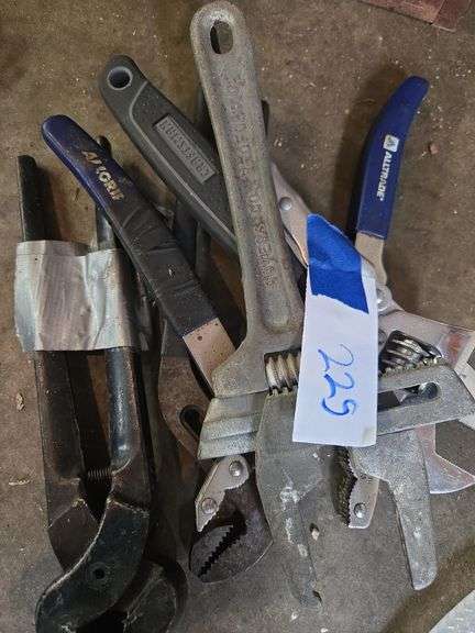 Assorted hand tools - Auction Ohio