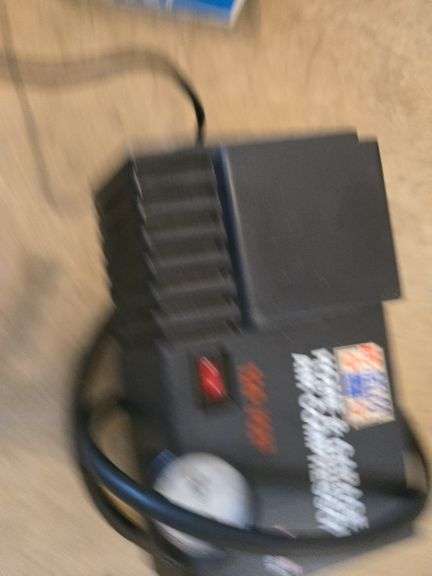 A c delco portable air compressor - Auction Ohio